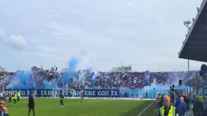 Il Brindisi batte la Cavese, e si inizia a sognare: grande pubblico al ... Il Brindisi batte la Cavese, e si inizia a sognare: grande pubblico al ...